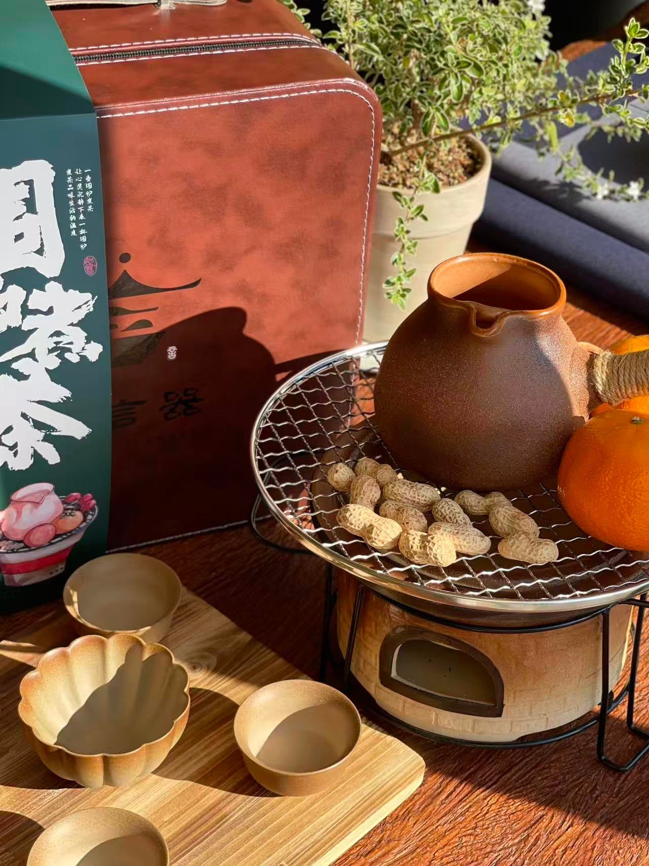 Brewing tea around the stove: a stove of fireworks, a cup of tea - Bre ...